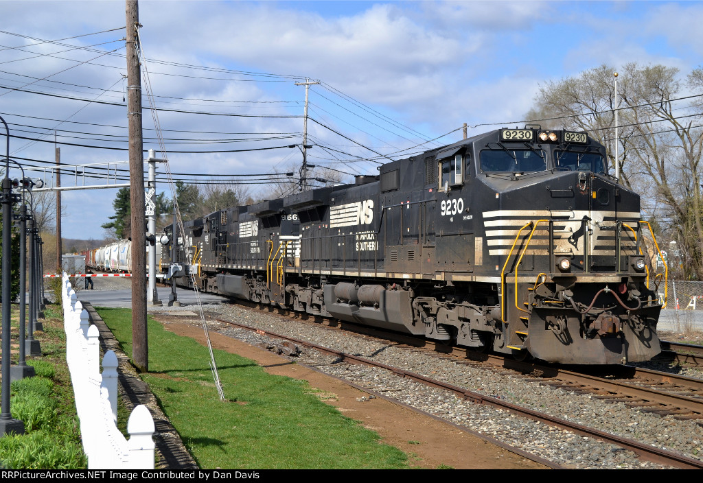 NS C40-9W 9230 leads 16N